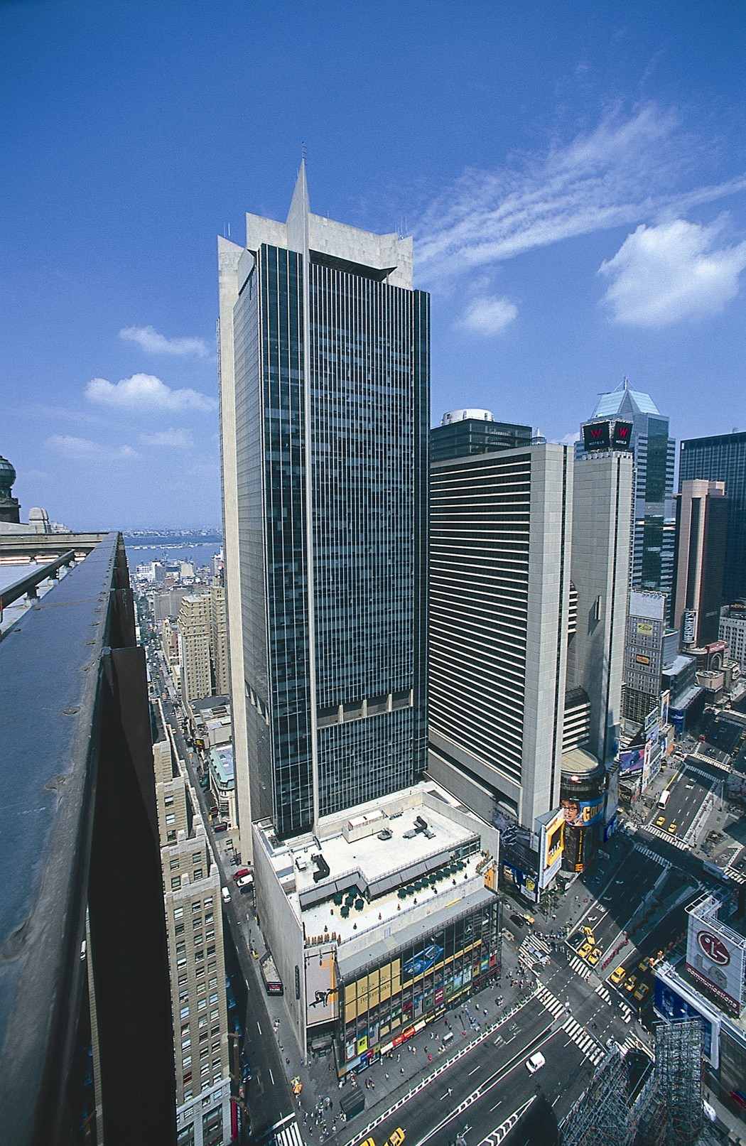 SL Green Acquires Full Ownership of Iconic Times Square Building, Deal ...