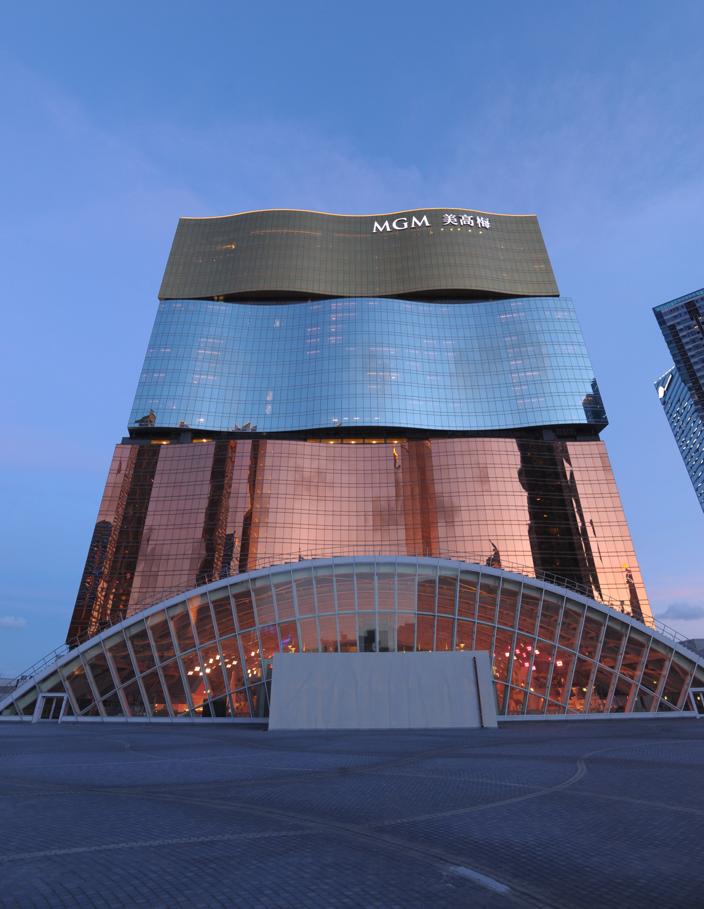 MGM Receives Chinese Approval for New $2.5 Billion Cotai Strip Casino ...